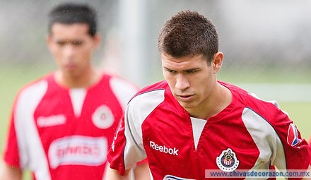 Es Enríquez opción para la media cancha de Chivas